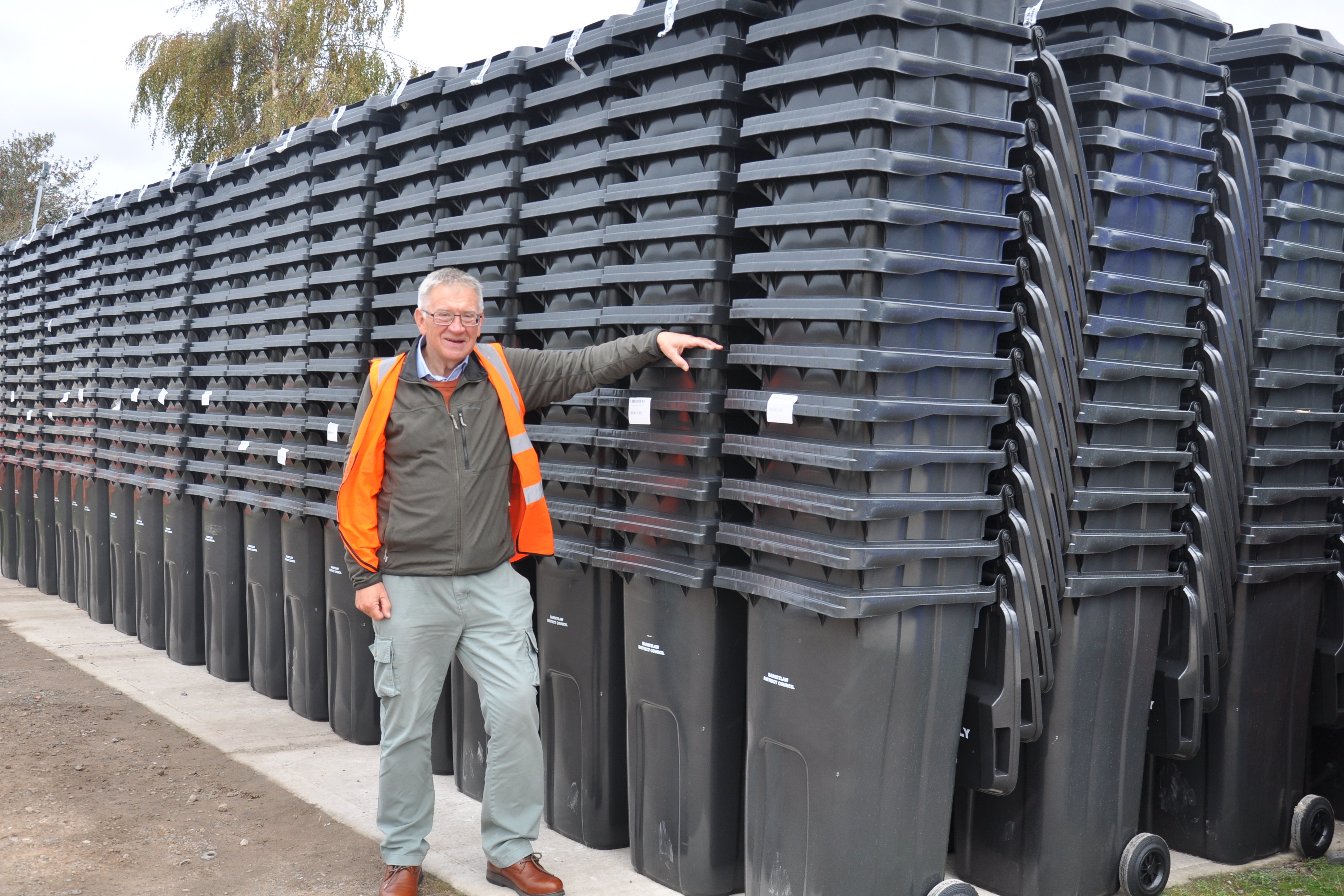 New Glass Recycling bins go out to residents | Bassetlaw District Council